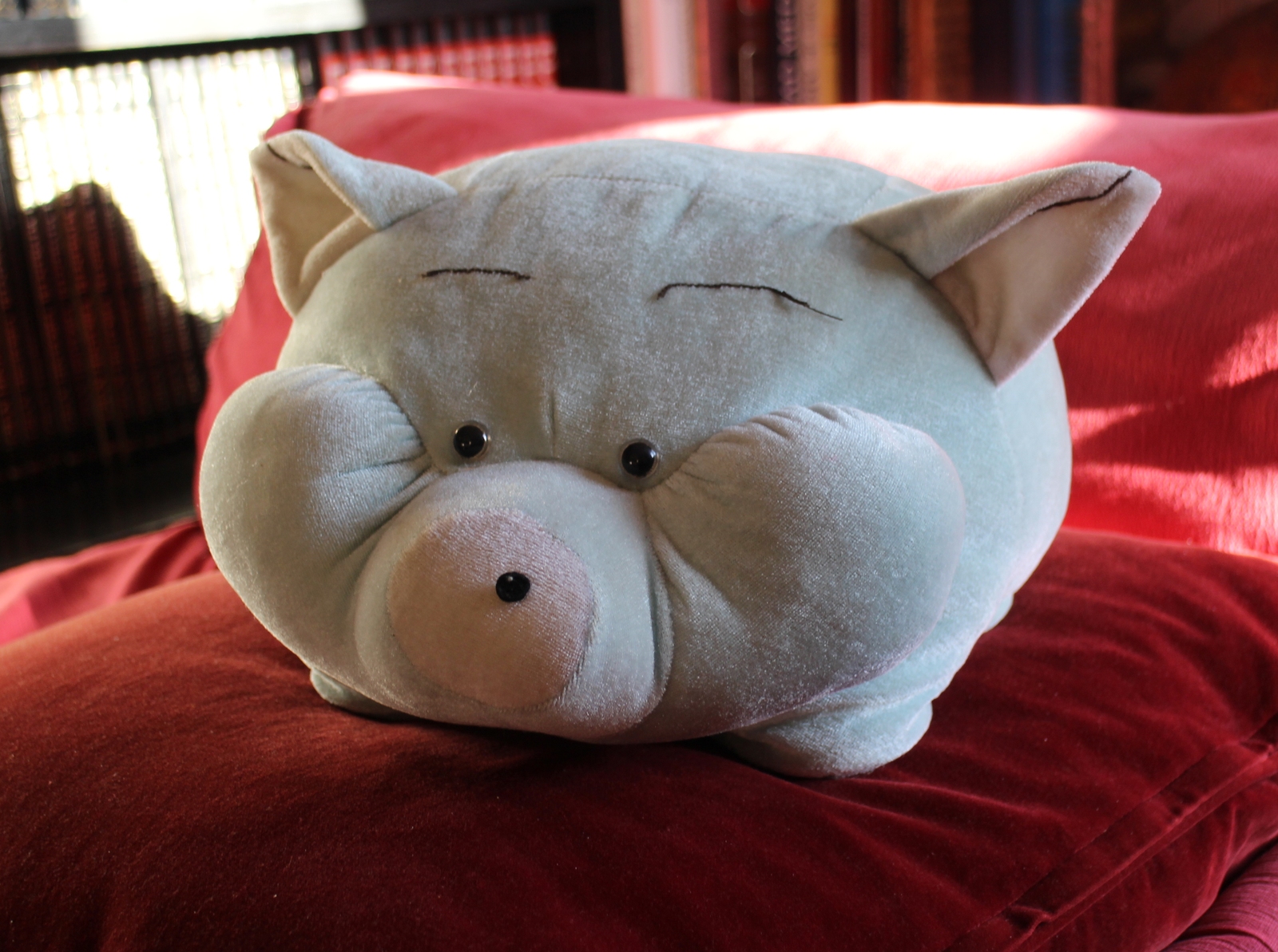 File:Pig-plush-4.jpg - Wikimedia Commons